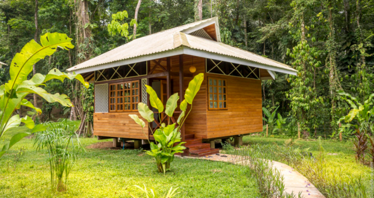 This 1 Bedroom Caribbean Style Wooden House Is A Stylish Jungle Comfort ...
