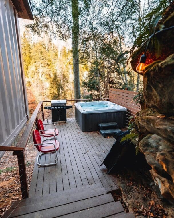 Container House Perfection: The Stunning Roca Box Hop Cantilever Home